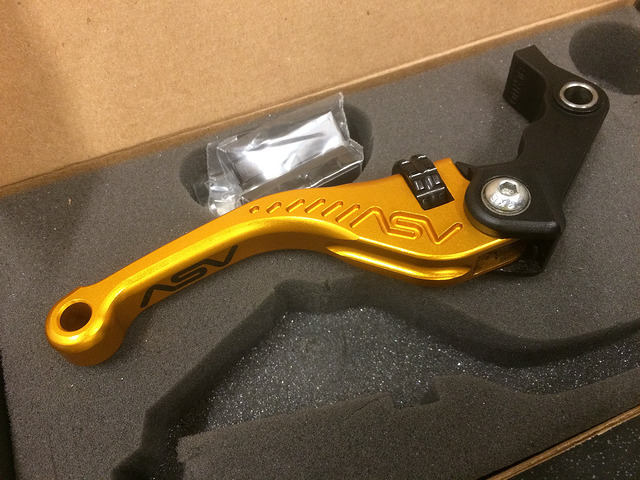Pair of gold short ASV levers for Daytona 675 (pre facelift version ...